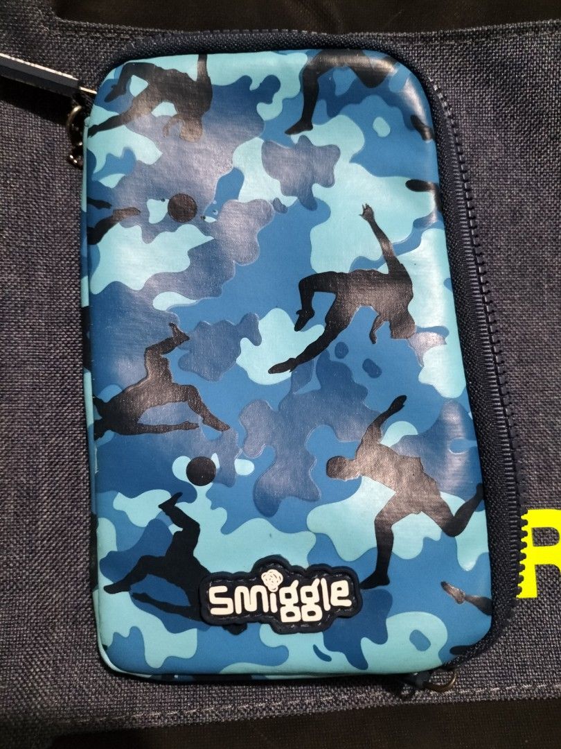 Smiggle Travel Pouch, Cards and Passport, Luxury, Bags & Wallets on ...