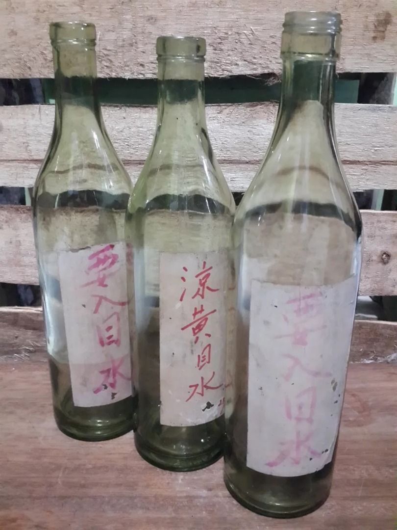 Tiga Botol Hijau Kuno Eropa Ex Arak Cina on Carousell
