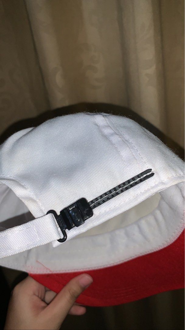 Topi Merah Putih, Fesyen Wanita, Aksesoris di Carousell