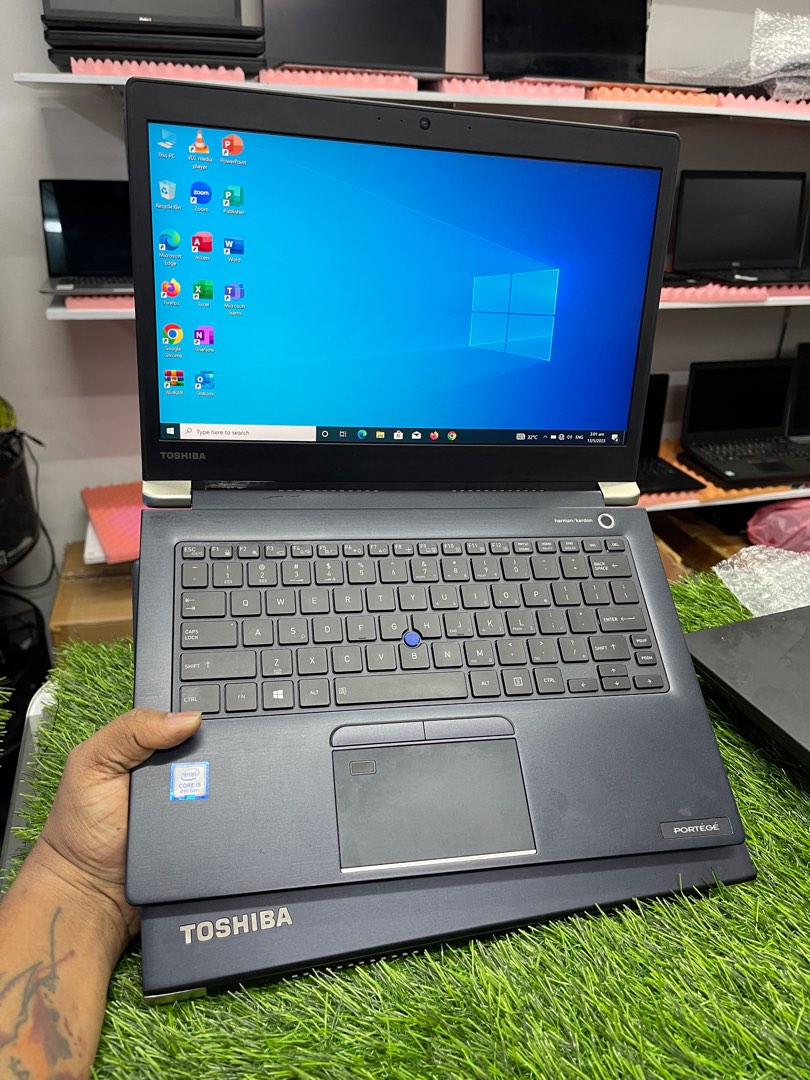 Toshiba Latest model with light weight less than 1 kg laptops ...