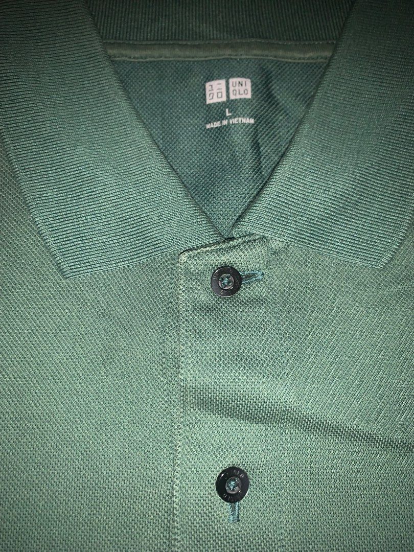 Uniqlo - kaos berkerah, Fesyen Pria, Pakaian , Atasan di Carousell