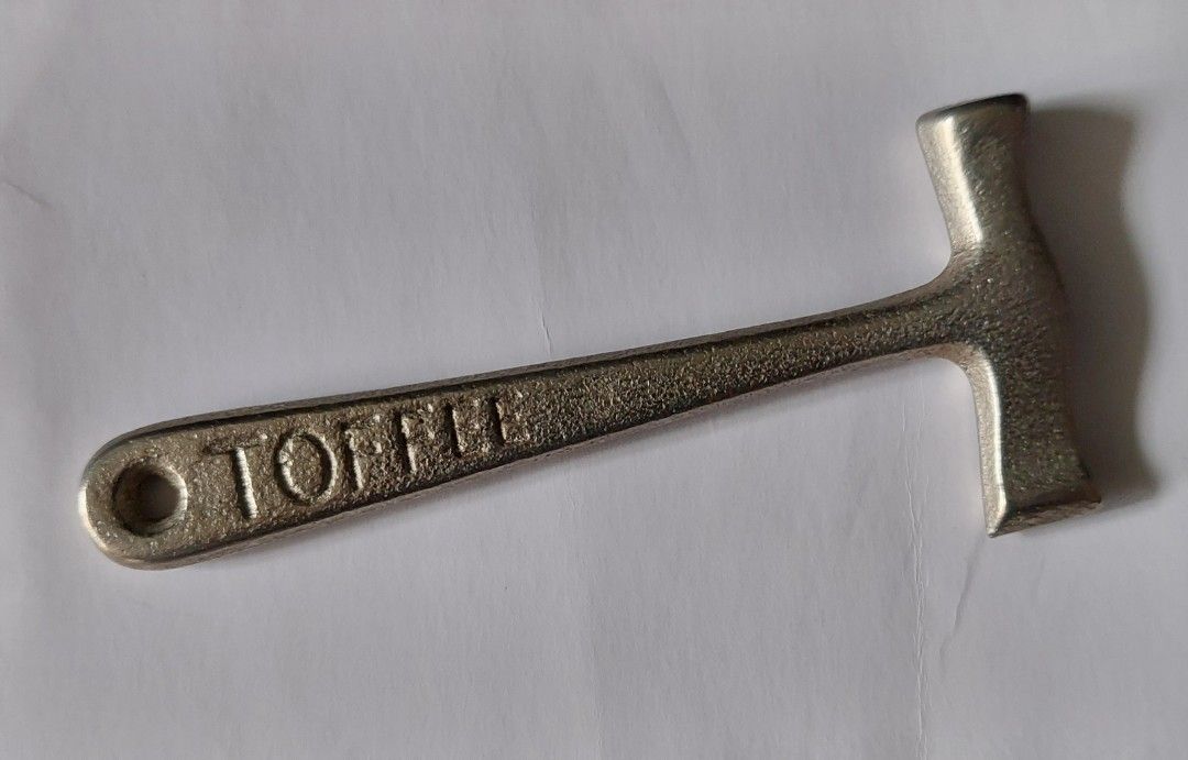 Vintage Walkers Toffee Hammer, 興趣及遊戲, 收藏品及紀念品, 古董收藏 - Carousell