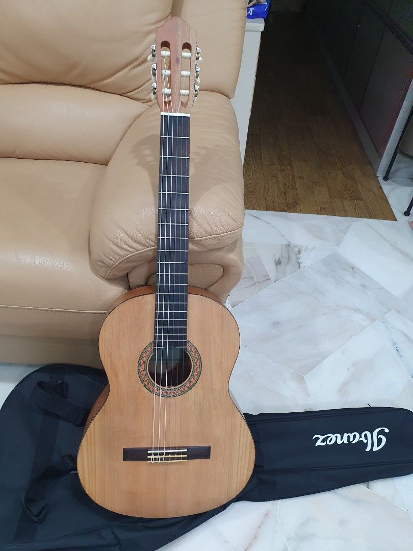 Yamaha C40M Classical Guitar, Hobbies & Toys, Music & Media, Musical Instruments on Carousell