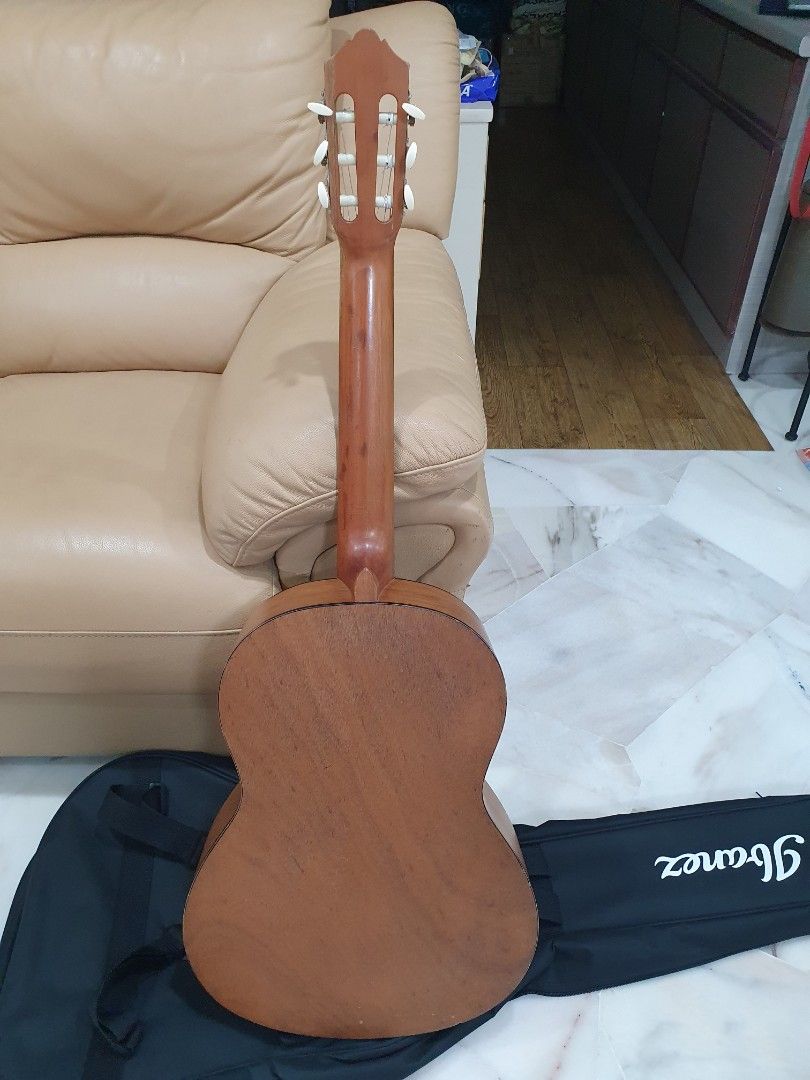 Yamaha C40M Classical Guitar, Hobbies & Toys, Music & Media, Musical Instruments on Carousell