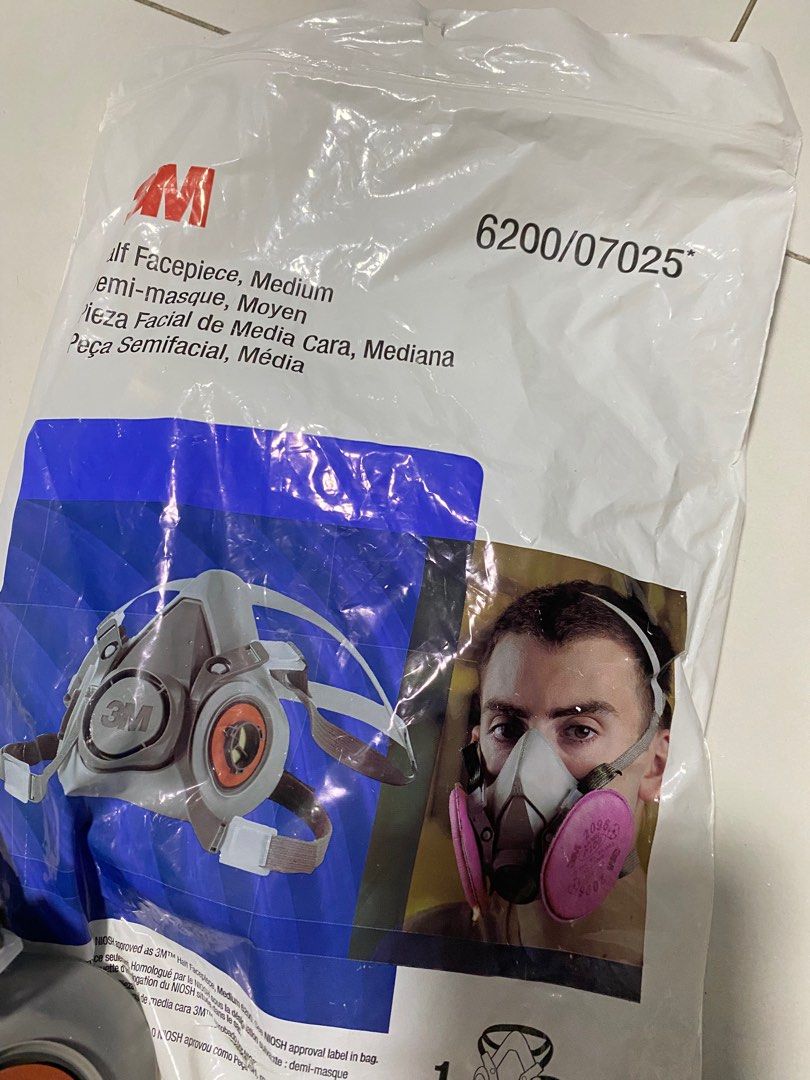 3M respirators 6200 with organic vapour cartridge 6001, Health ...