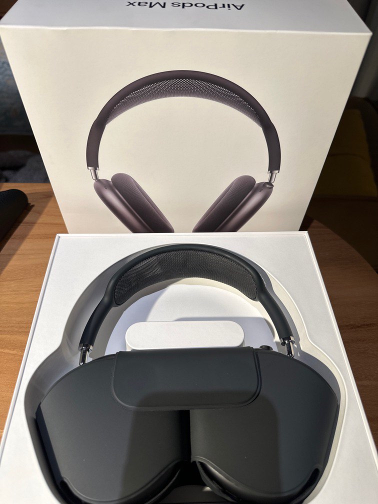 AirPod Max Space Grey with Apple Lightning to 3.5mm Cable - Good ...