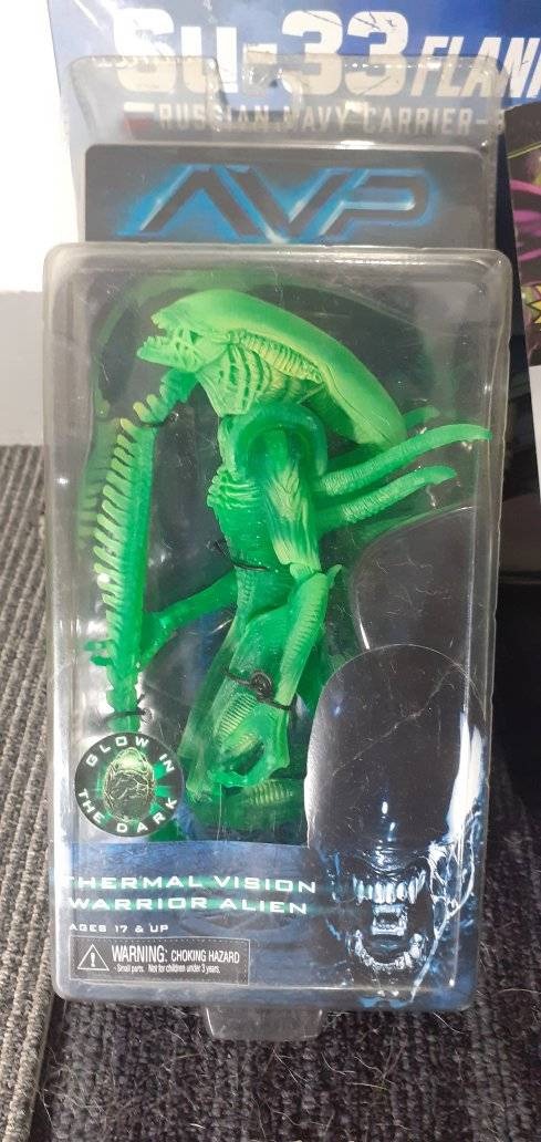 avp alien v predator thermal vision alien glows in the dark paint ...