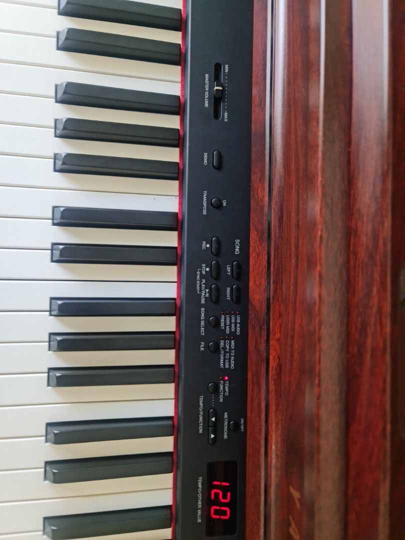 Beautiful Mahagony Yamaha Clavinova CLP-440, Hobbies & Toys, Music ...