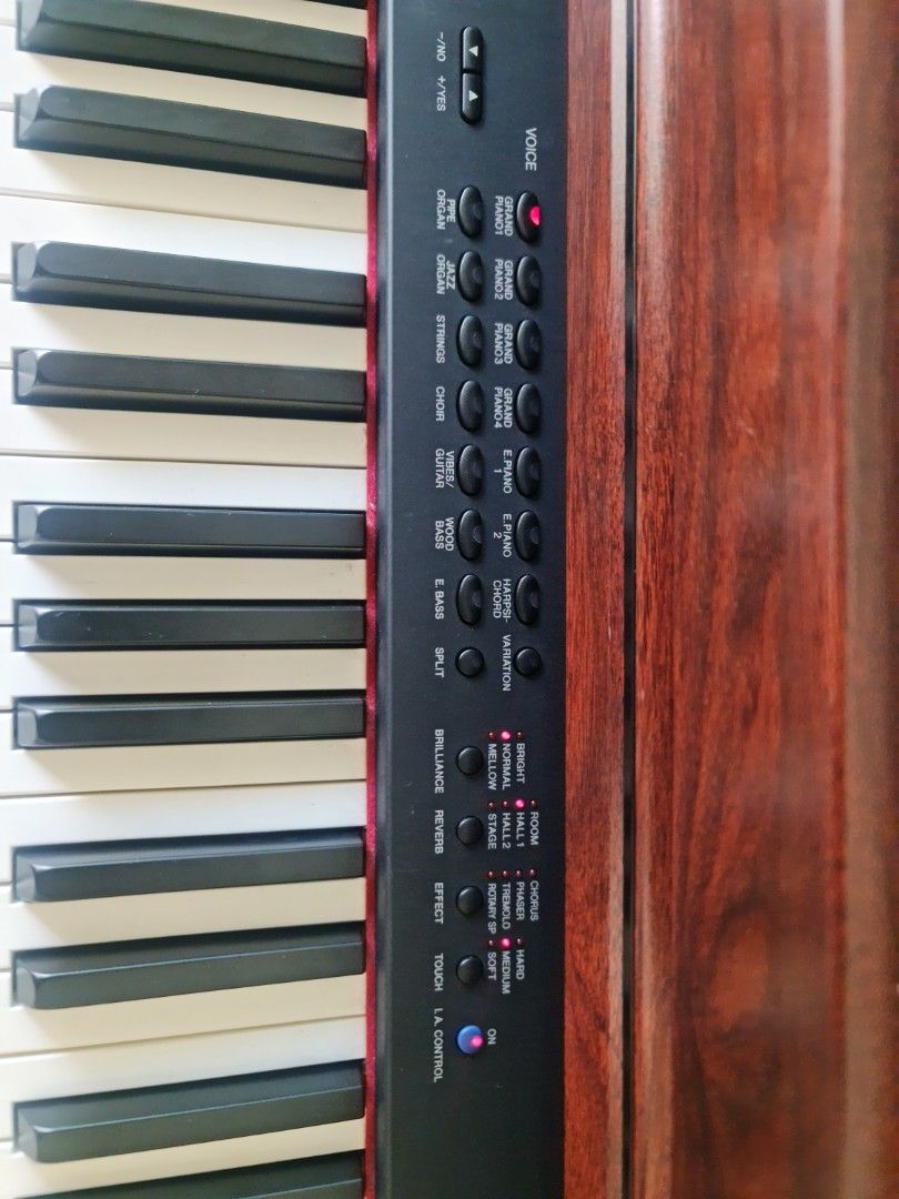 Beautiful Mahagony Yamaha Clavinova CLP-440, Hobbies & Toys, Music ...