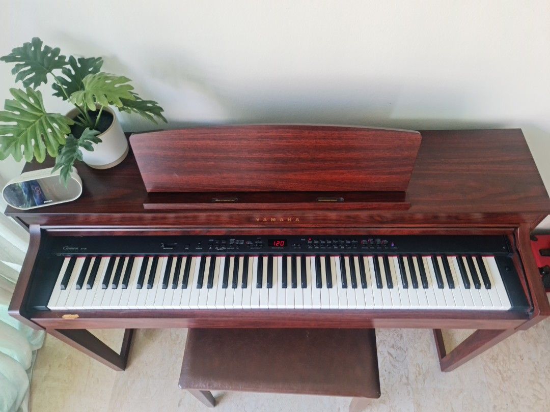 Beautiful Mahagony Yamaha Clavinova CLP-440, Hobbies & Toys, Music ...