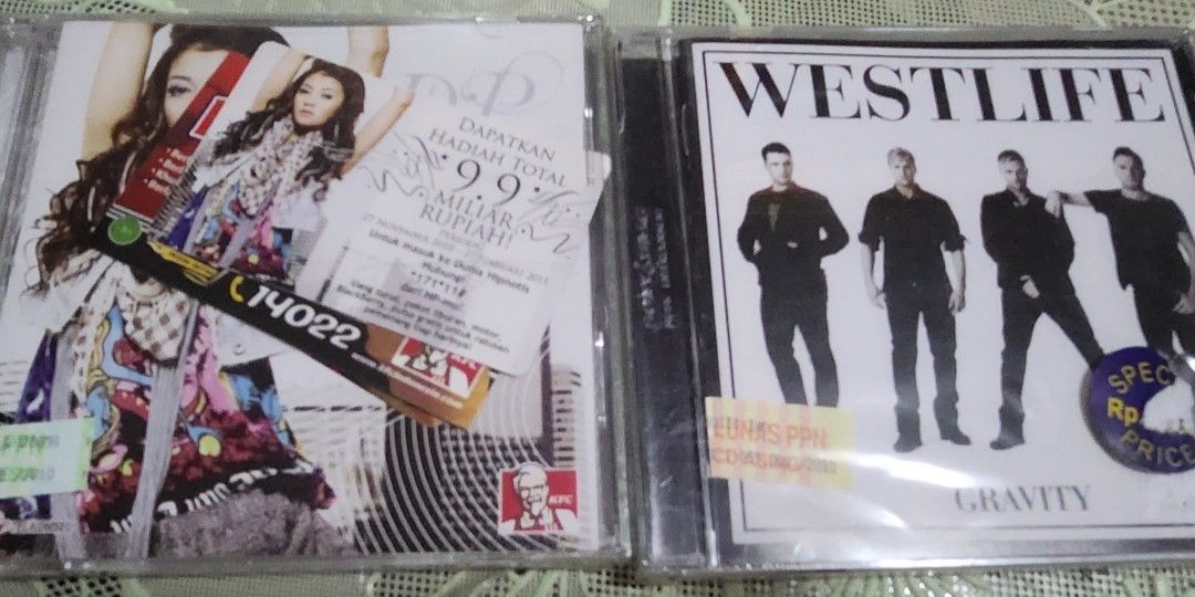 CD Original Westlife Gravity bonus, Musik & Media, CD, DVD & Lainnya di Carousell