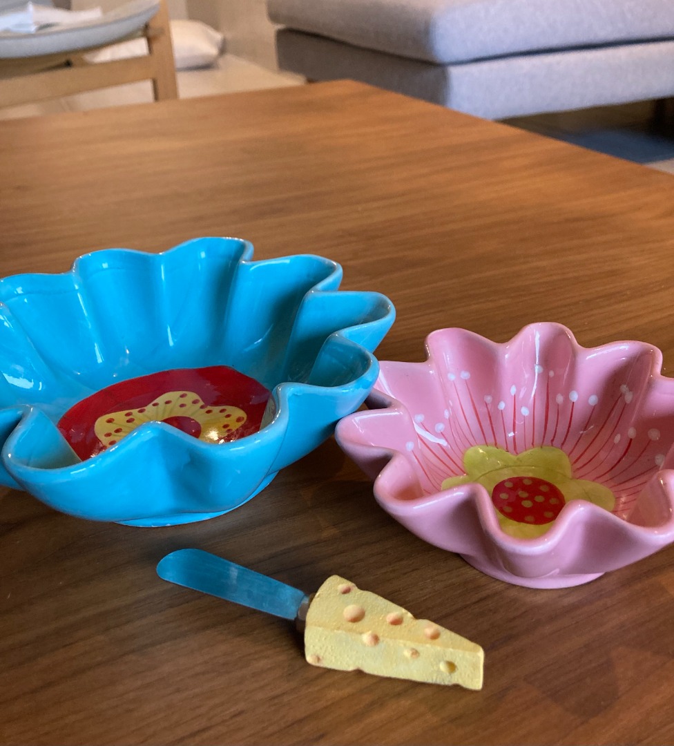 Duo flower deep plate set (with free cheese/butter knife), Furniture ...
