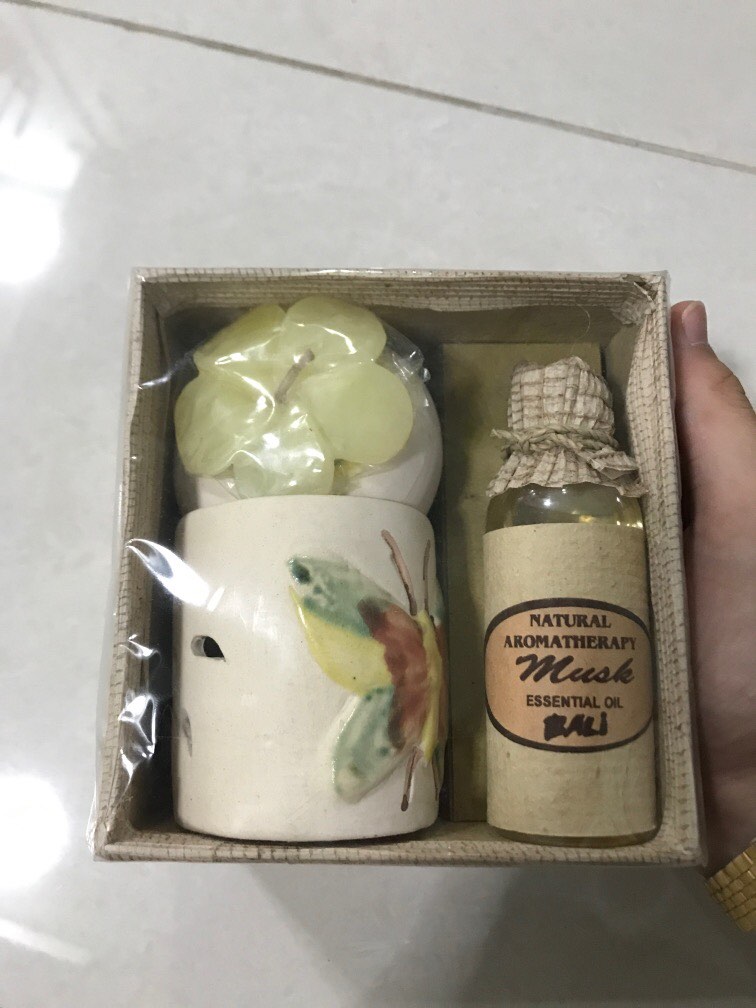 Aromatherapy musk essential oil set, Furniture & Home Living, Home ...