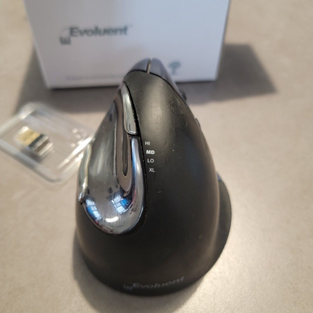 Evoluent Vertical Mouse 4, 電腦＆科技, 電腦周邊及配件, 電腦滑鼠及相關產品 - Carousell