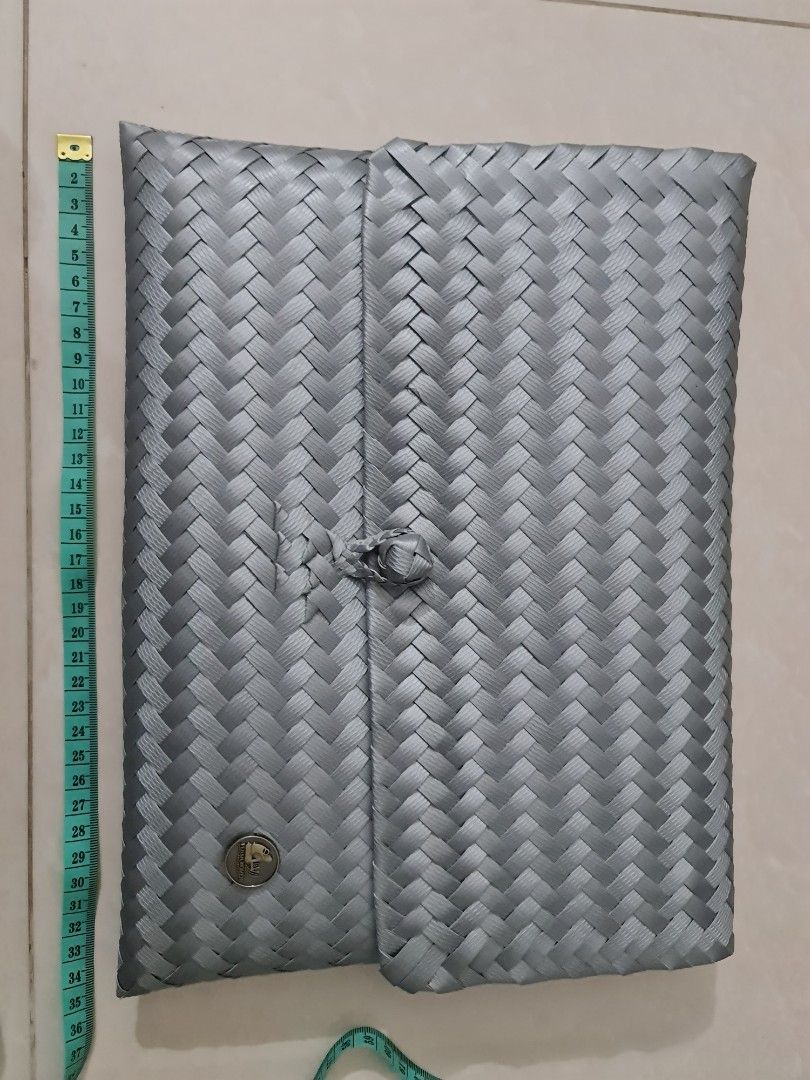 File pouch, Women's Fashion, Bags & Wallets, Purses & Pouches on Carousell