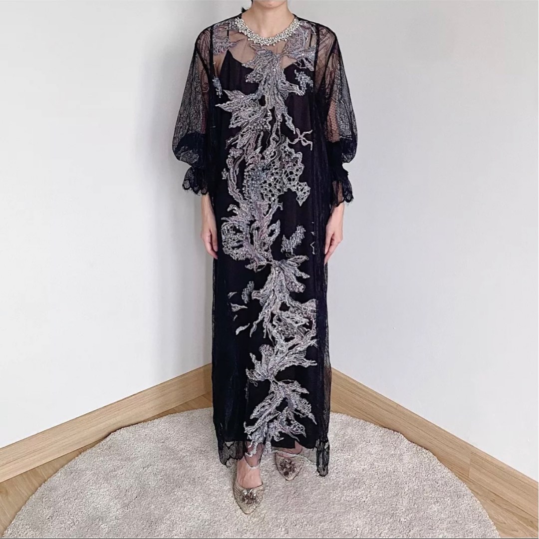 HANYA PENYEWAAN Marelle Dress in black (Fully beaded pattern in sweet ...