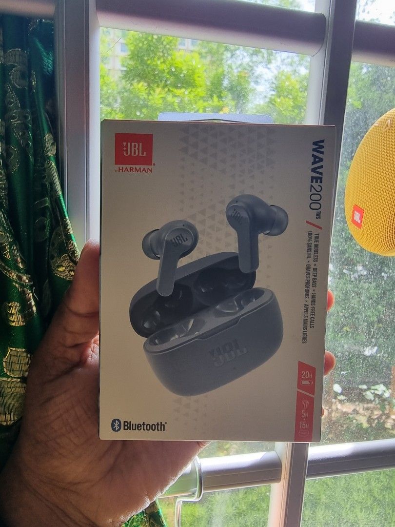 Jbl Wireless Earbuds, Audio, Earphones on Carousell