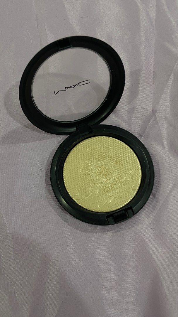 Mac highlighter, Beauty & Personal Care, Face, Makeup on Carousell