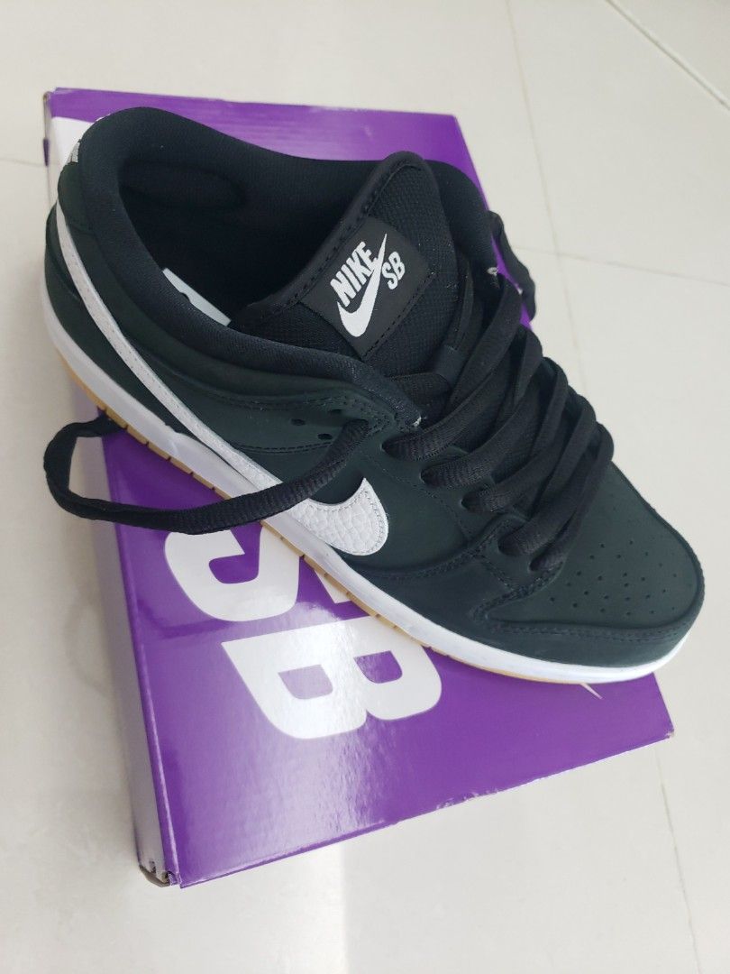 nike dunk low sb us8 and us8.5 black gum, 女裝, 鞋, 波鞋 - Carousell
