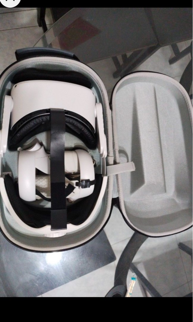 Oculus Quest 2 w Carrying Case, Mobile Phones & Gadgets, Other Gadgets ...