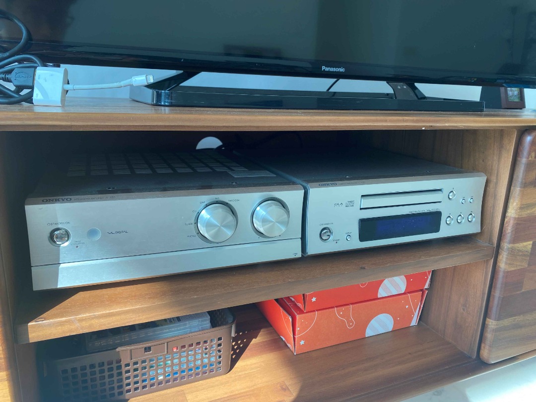 ONKYO CD player, Amplifier and two speakers, Audio, Soundbars, Speakers ...