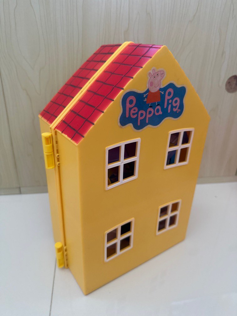 Peppa house, Hobbies & Toys, Toys & Games on Carousell