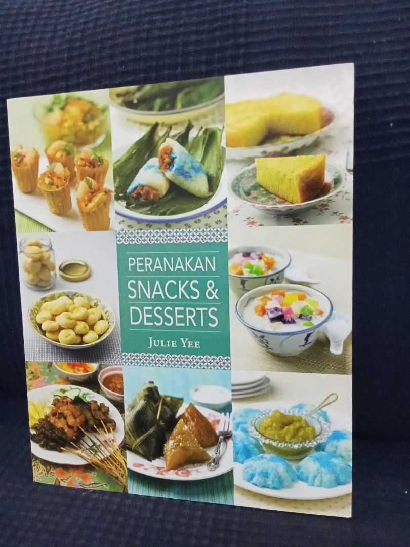 Peranakan Snacks & Desserts by Julie Yee, Hobbies & Toys, Books ...