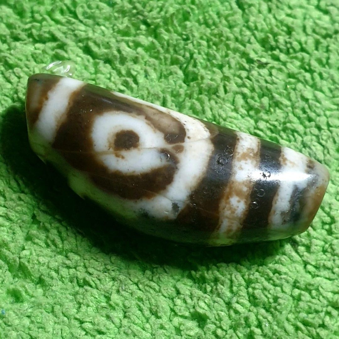 Rare Tibetan Himalaya Two Eyes Dzi Bead 35mm, Hobbies & Toys, Collectibles & Memorabilia ...
