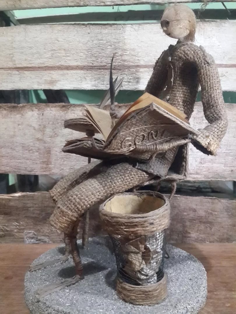 Satu-Satunya Patung Boneka Unik Profesor Sedang Menulis, Perabotan ...