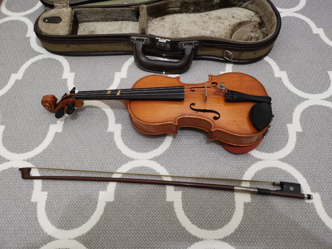 Suzuki Violin 1/8 No.330 Anno 1990, Hobbies & Toys, Music & Media ...