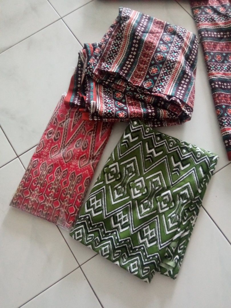 Traditional Sarong, Men's Fashion, Muslim Wear, Sarong on Carousell