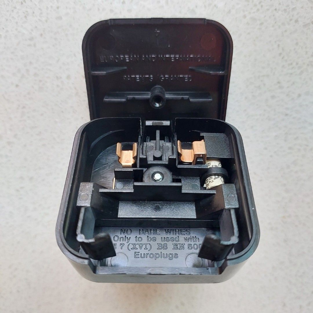 Instant 2-pin plug to 3-pin plug Adaptor Socket, TV & Home Appliances ...