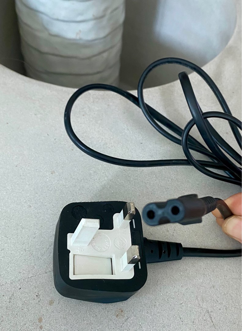 Volex 2 pin power cord cable 2.5A 250V, Computers & Tech, Parts ...