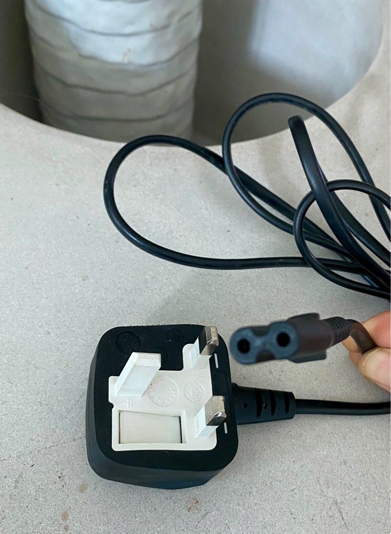 Volex 2 pin power cord cable 2.5A 250V, Computers & Tech, Parts ...