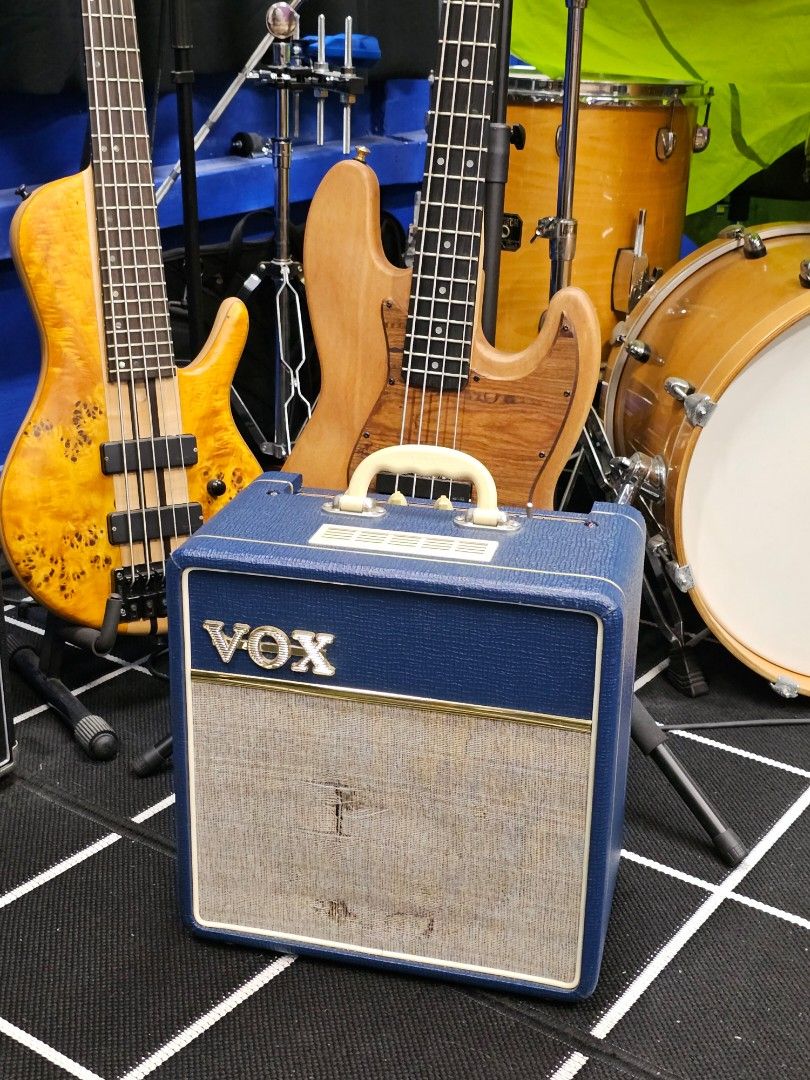 VOX AC4C1 BL Guitar Amplifier Tube 4 Watts Combo Amp 1x10 10" Mini ...