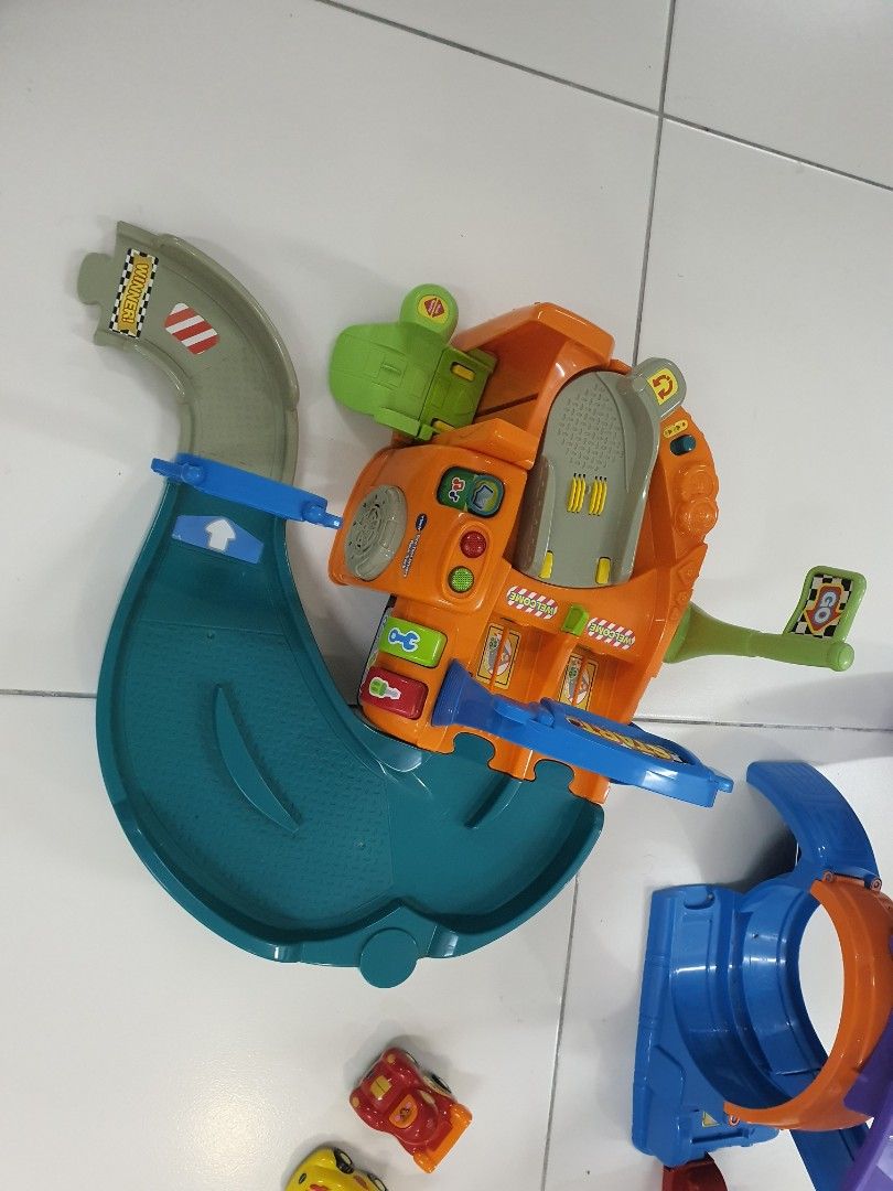 Vtech drivers race track with 1 red car, Hobbies & Toys, Toys & Games ...