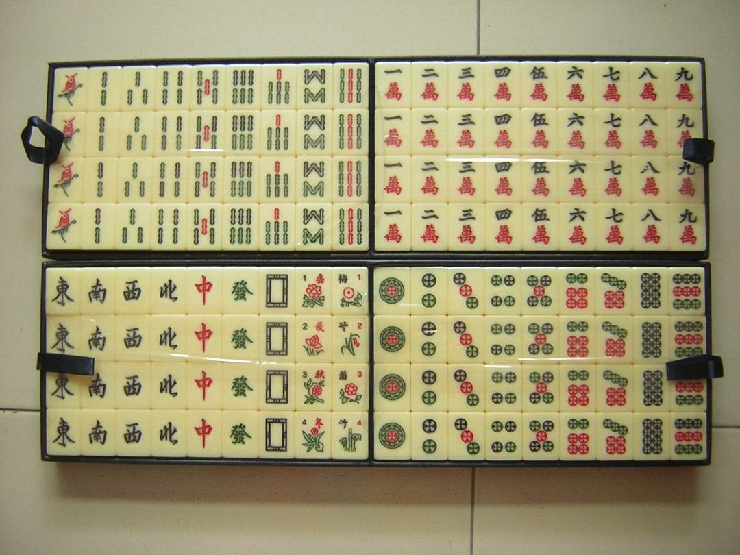 約翰走路 Johnnie Walker 麻將組~象牙白微偏黃色~牌尺寸34mm全新未拆膠膜, 書籍、休閒與玩具, 玩具、公仔、桌遊在旋轉拍賣