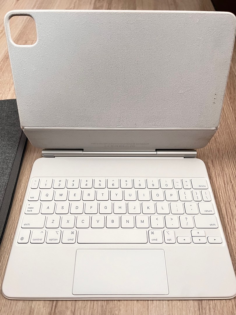 Apple Magic Keyboard 11 inch (White) on Carousell