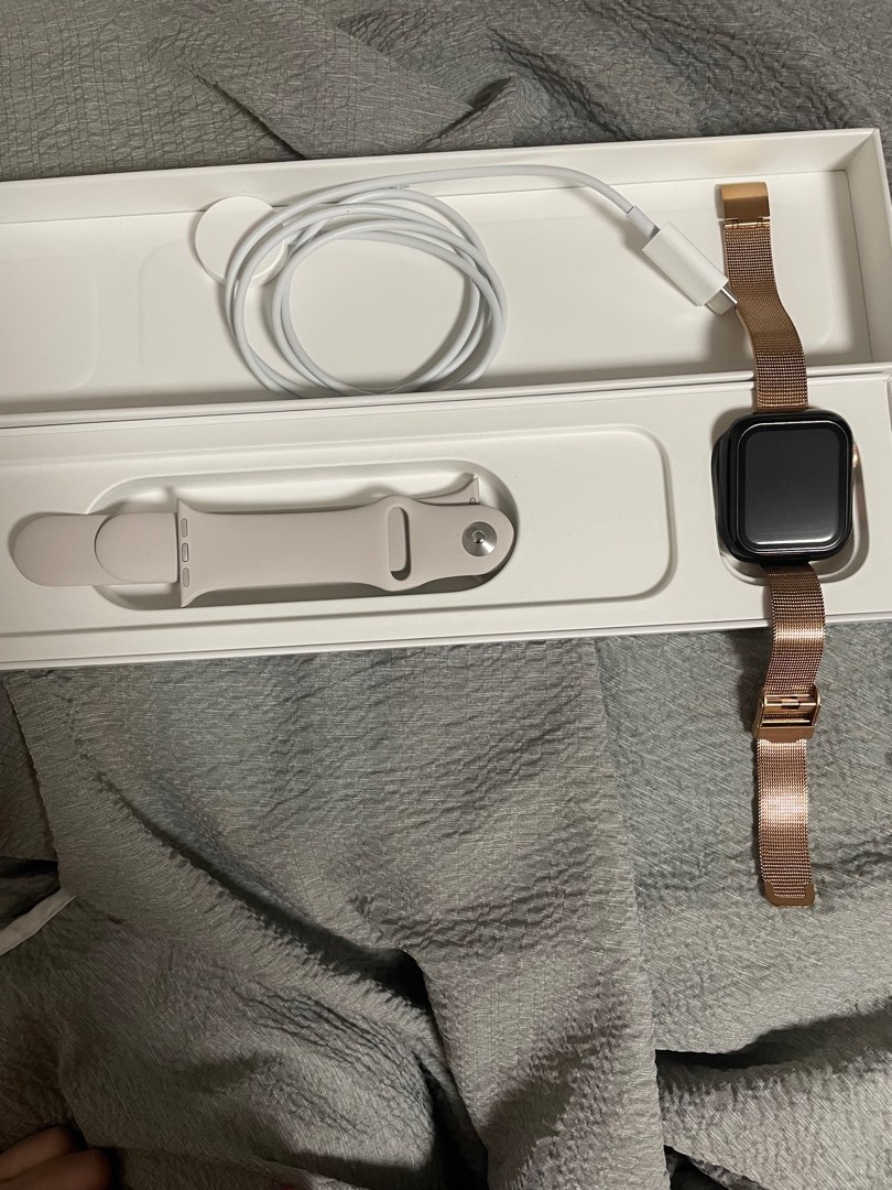 Apple Watch SE 40mm gold (A2351), Mobile Phones & Gadgets, Wearables ...