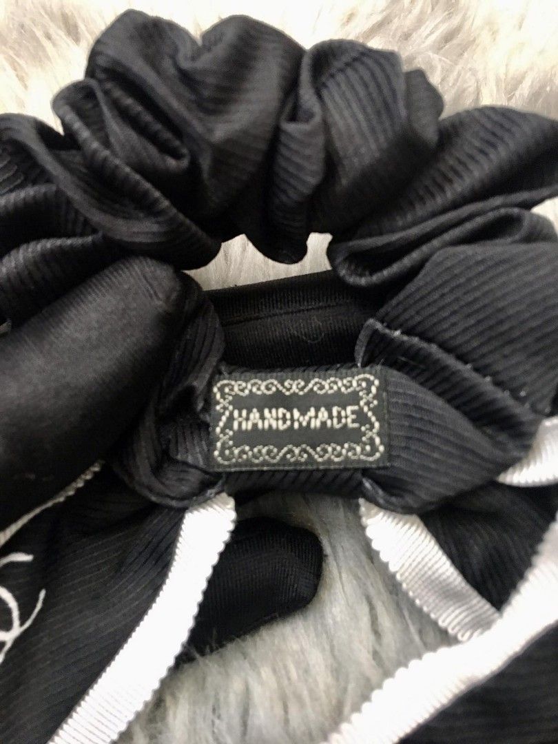 Black and White Hair Scrunchie with Bow (worn by Jennie of BlackPink ...