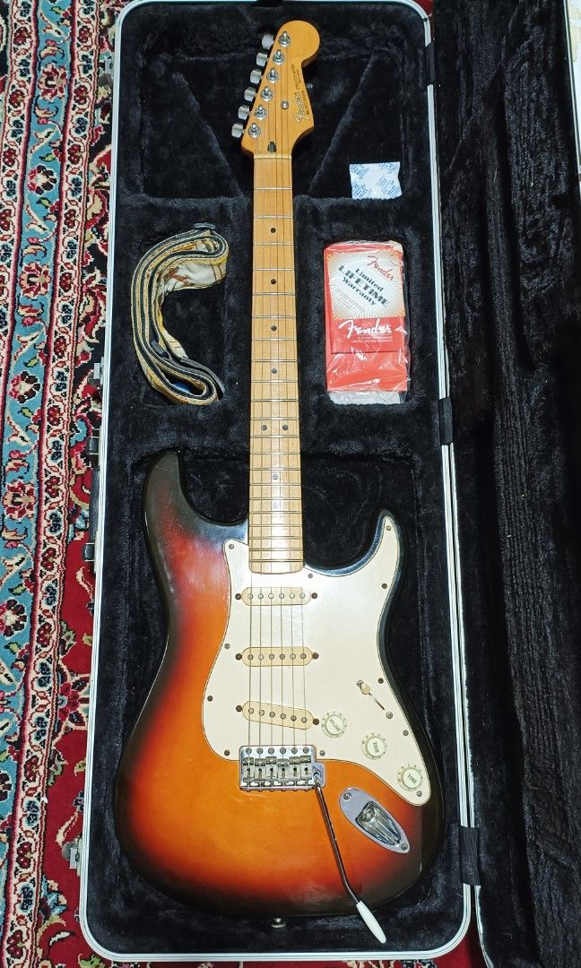 Fender MIM std strat, Hobbies & Toys, Music & Media, Musical Instruments on Carousell