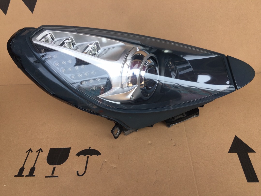 Ferrari California headlights. The old model is changed to a new one ...