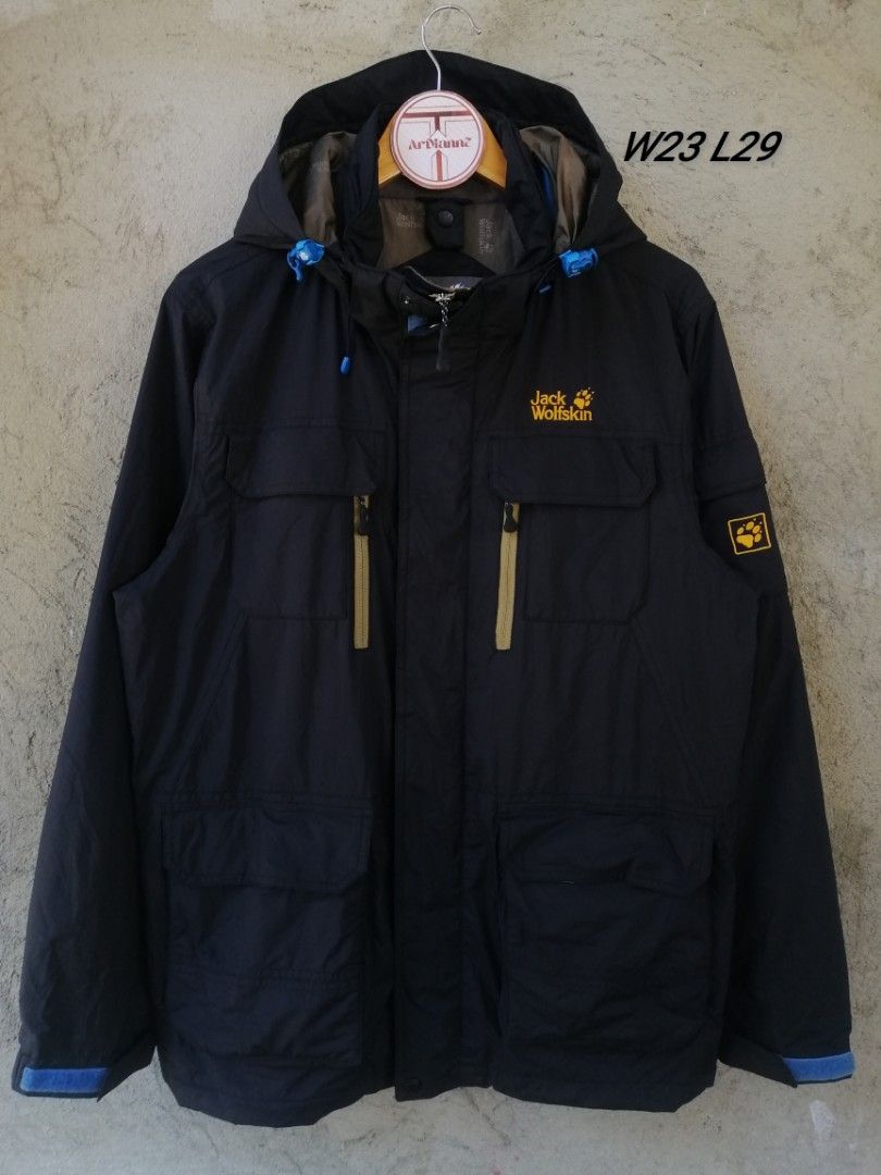 Jack wolfskin rain jacket, Men's Fashion, Coats, Jackets and Outerwear on Carousell