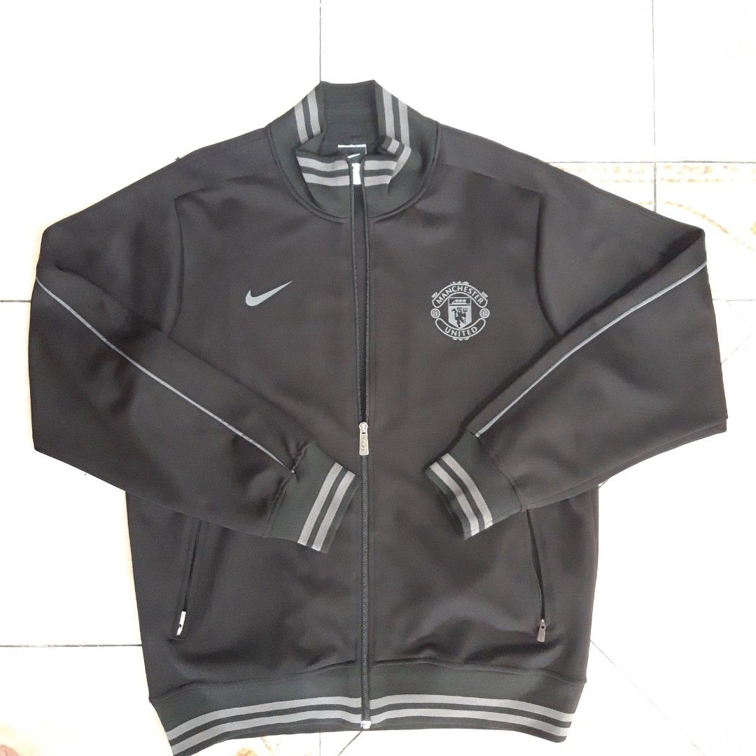 Jaket MU Made In Thailand, Fesyen Pria, Pakaian , Baju Luaran di Carousell