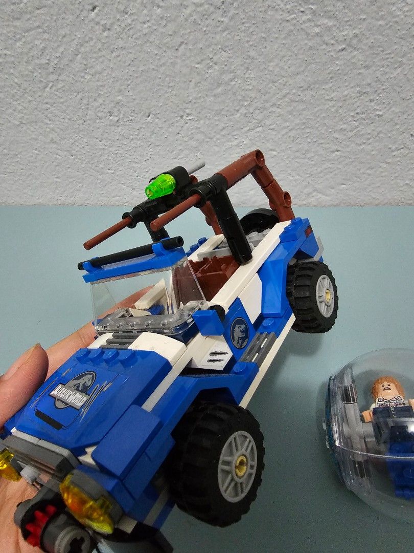 LEGO Jurassic World 75916 Dilophosaurus Ambush Car and Gyrosphere Only ...