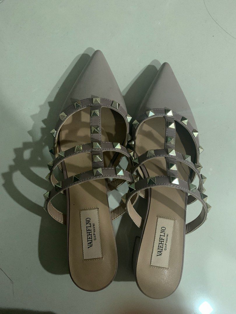 Light Purple Sandals, Women's Fashion, Footwear, Sandals on Carousell