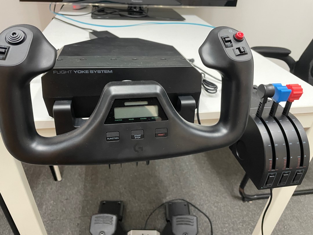Logitech flight simulation system yoke and rudder, 電子遊戲, 電子遊戲機, 其他 ...