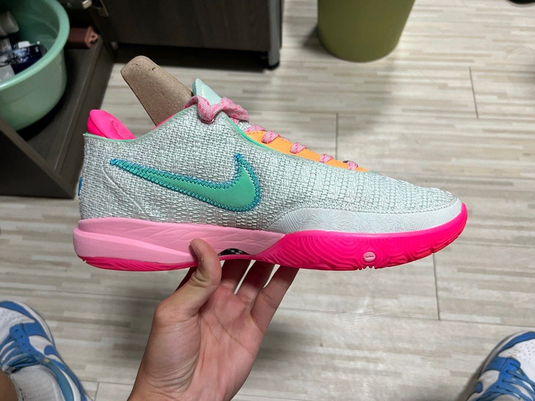 【XH sneaker】 Nike Lebron 20 “Time Machine”首發 薄荷粉 us11已售出, 他的時尚, 鞋類, 運動鞋 ...