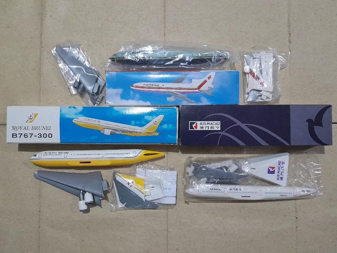 PLASTIC "SNAP-TOGETHER"AIRLINER MODEL PLANES DISPLAY Lot of 13 ...