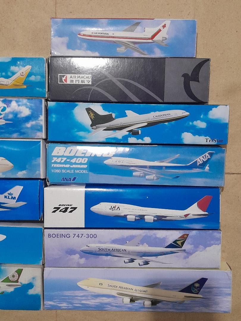 PLASTIC "SNAP-TOGETHER"AIRLINER MODEL PLANES DISPLAY Lot of 13 ...
